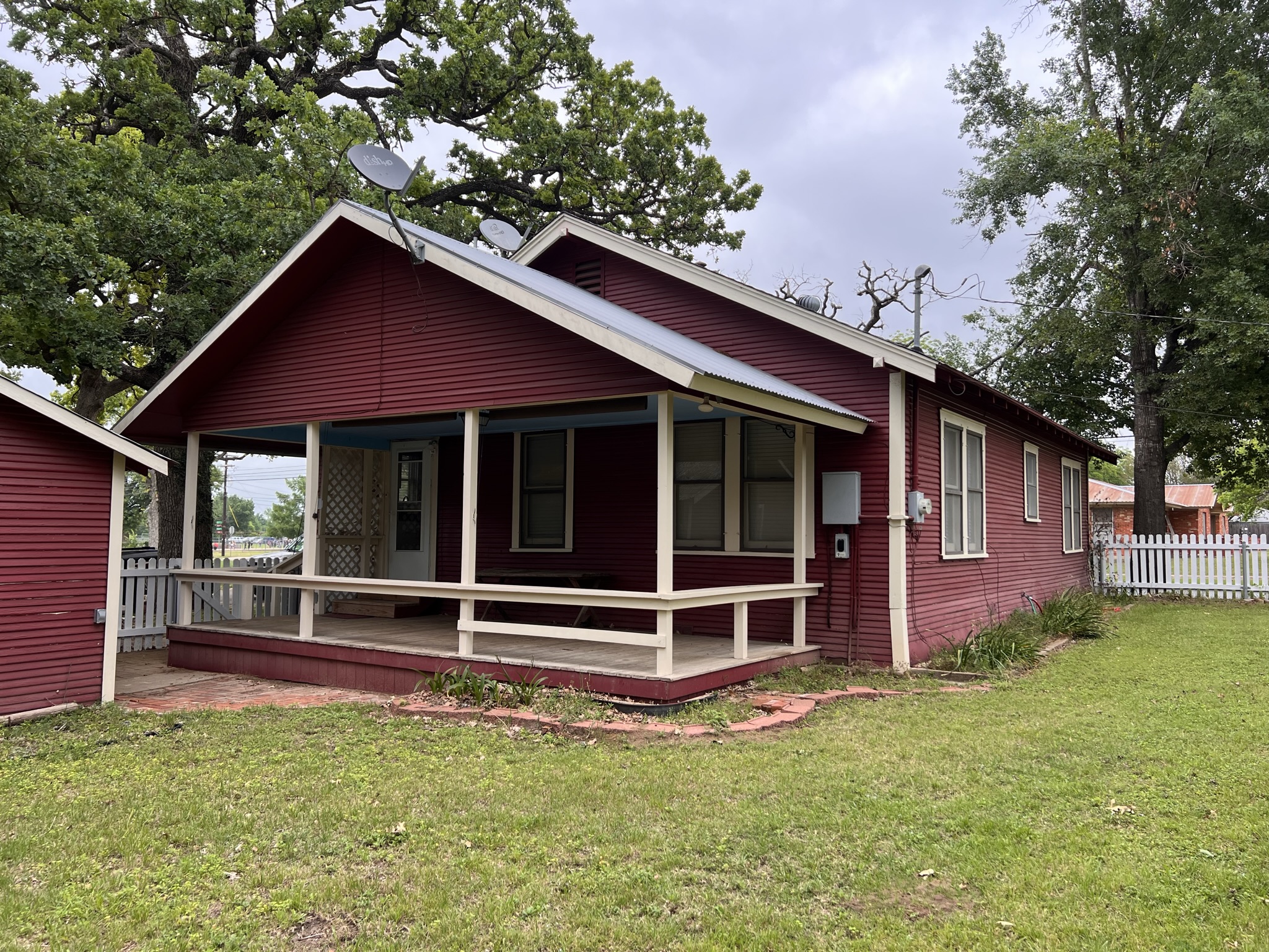 The Red House Goes Live – The Hermits' Rest
